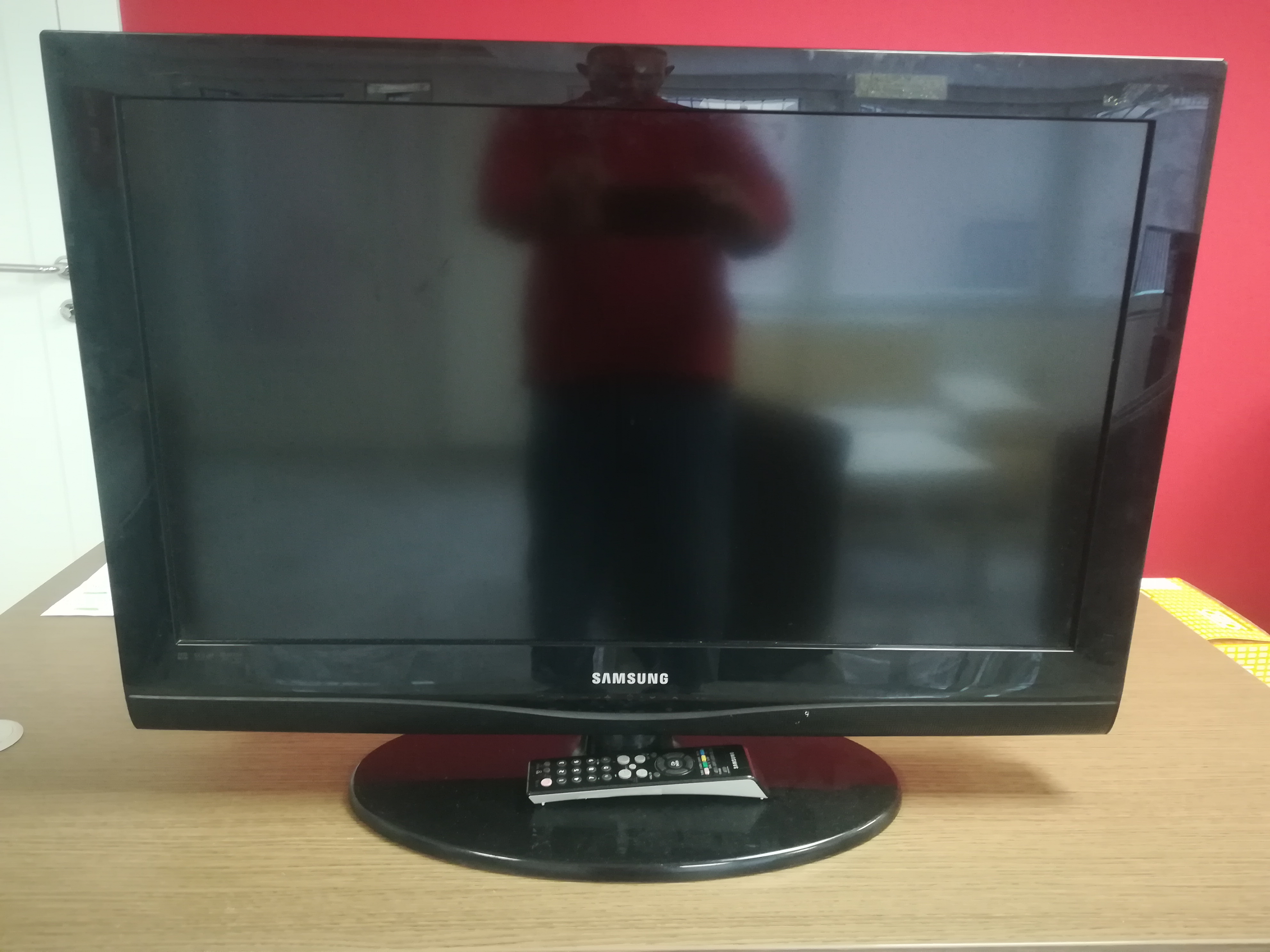 LED TV-SAMSUNG LE32C350D1W - DeSaGo Beograd